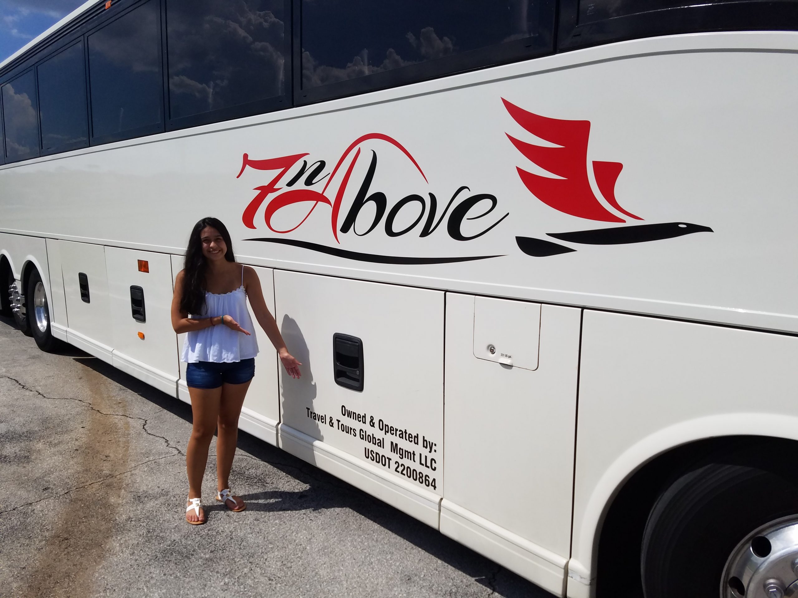 Affordable Charter Bus Rental in Hollywood | 7nAbove
